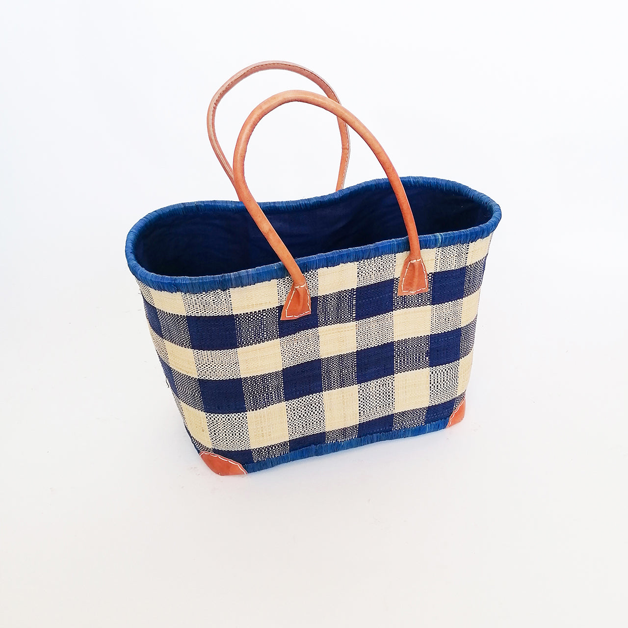 Panier artisanal "Beloha" rabane motifs carreaux avec pochon – Le ...